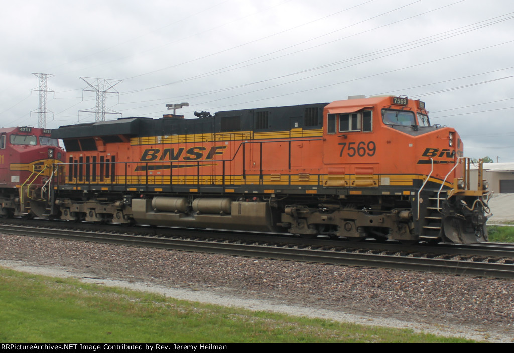 BNSF 7569 (1)